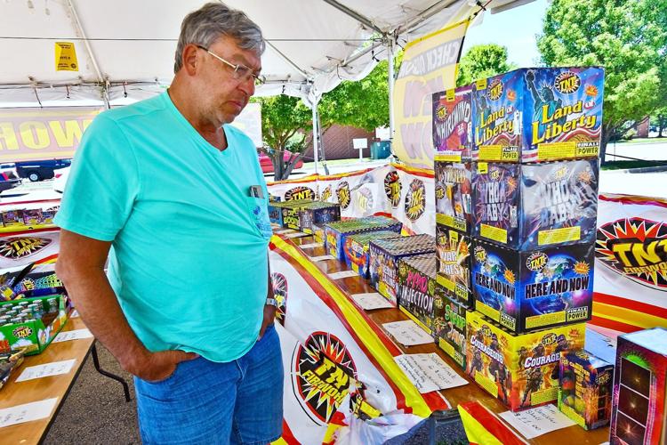 Fireworks outlets expect increased sales by Thursday | Local News ...