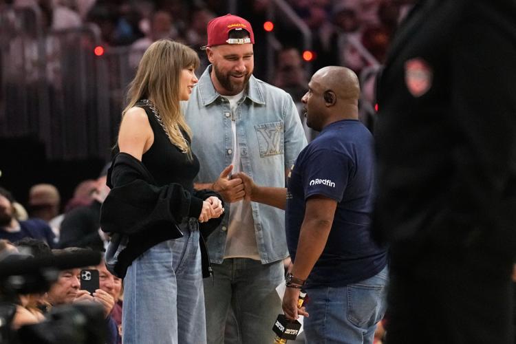 Life of A Basketball Fan: Taylor Swift attends Cavs-Knicks in Cleveland ...