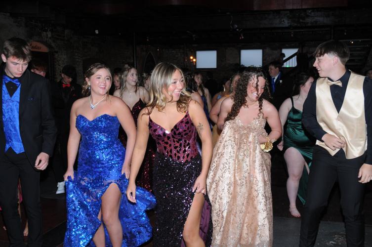 PHOTOS: Daleville High School Prom | Gallery | heraldbulletin.com