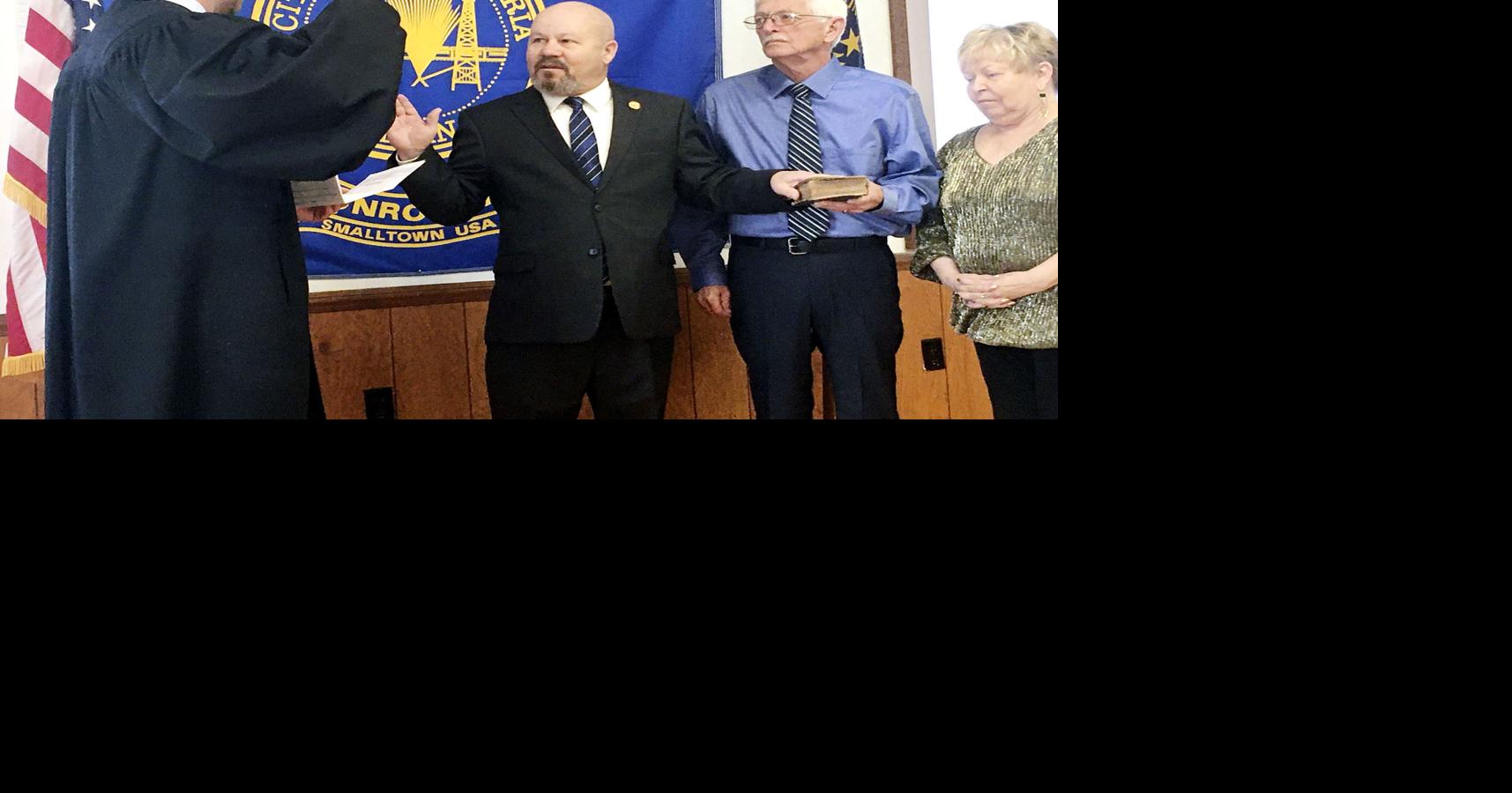 Two local mayors take oaths of office | Local News | heraldbulletin.com