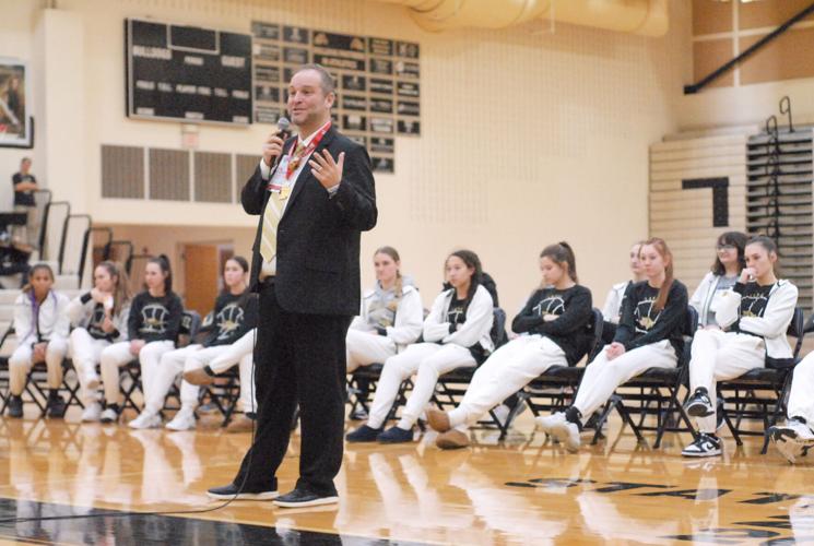 Bulldogs receive heartfelt welcome home after title game loss | Local ...