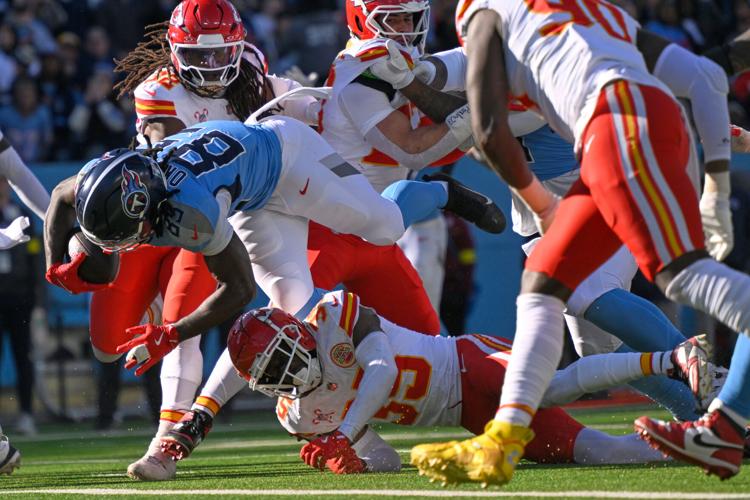 Chiefs' injury-riddled season hits new low with 26-9 loss to Titans ...
