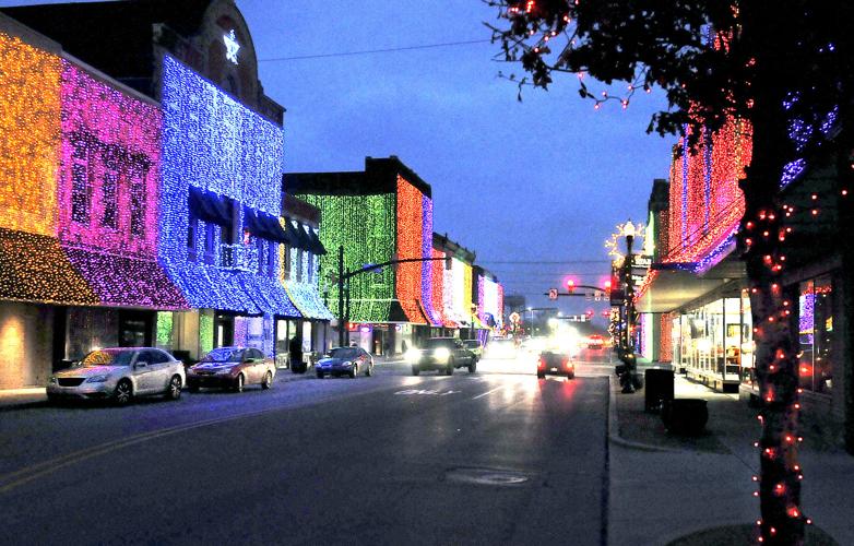 Elwood to kick off Christmas season with lights and a parade | Local ...