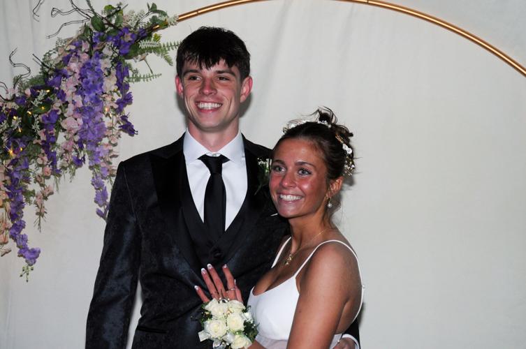 PHOTOS: Alexandria-Monroe High School Prom | Gallery | heraldbulletin.com
