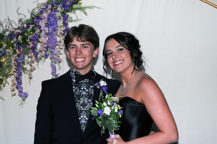 PHOTOS: Alexandria-Monroe High School Prom | Gallery | heraldbulletin.com