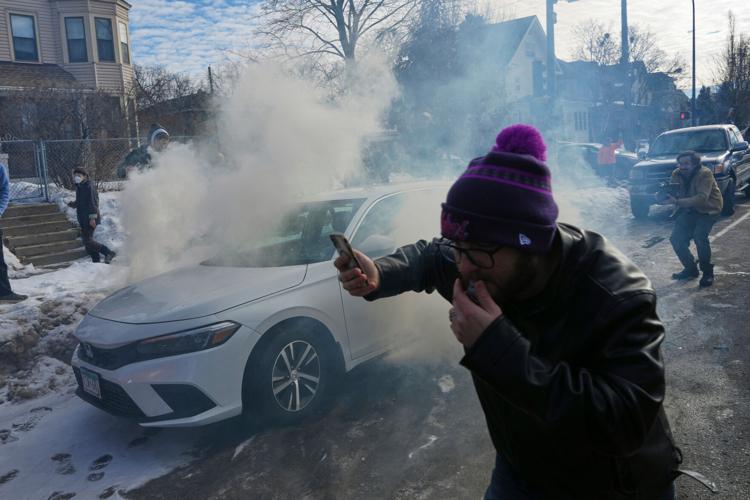 Minnesota protesters, agents repeatedly square off while prosecutors ...