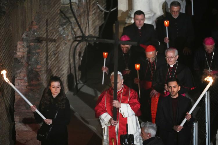 Pope Leo XIV carries cross for full Good Friday procession, the first ...