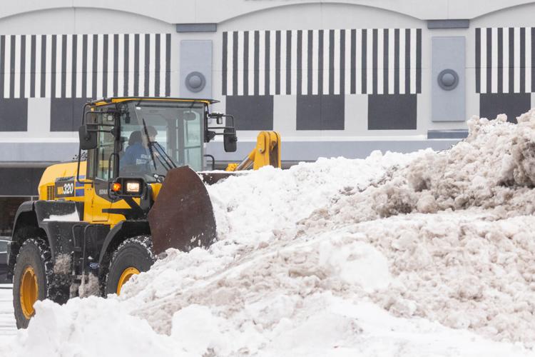 Winter storm packing snow and strong wind descends on the Great Lakes ...