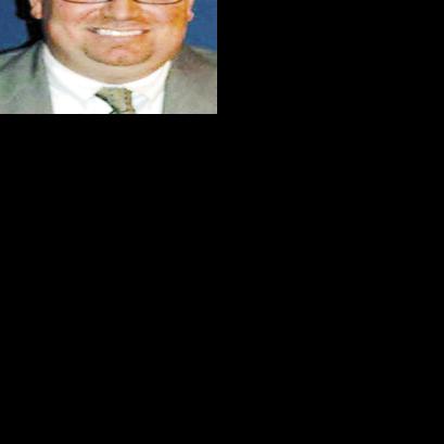 Elwood mayor shifts blame for officer departure to meeting audience ...