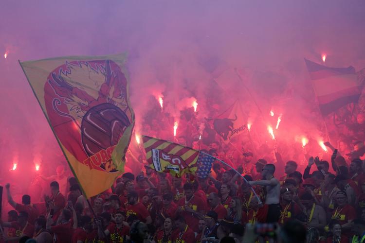 Lens lift the French Cup for the first time after beating Nice in the ...