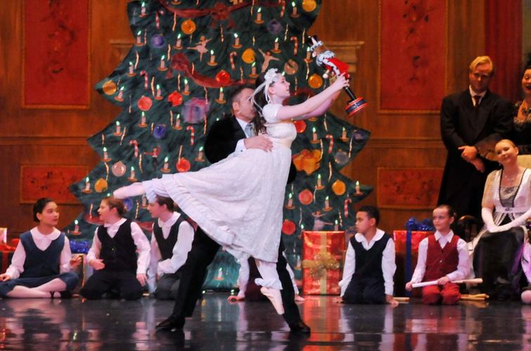 An adventurous tale: AYBT's 'Nutcracker’ brings toys and dream to life ...