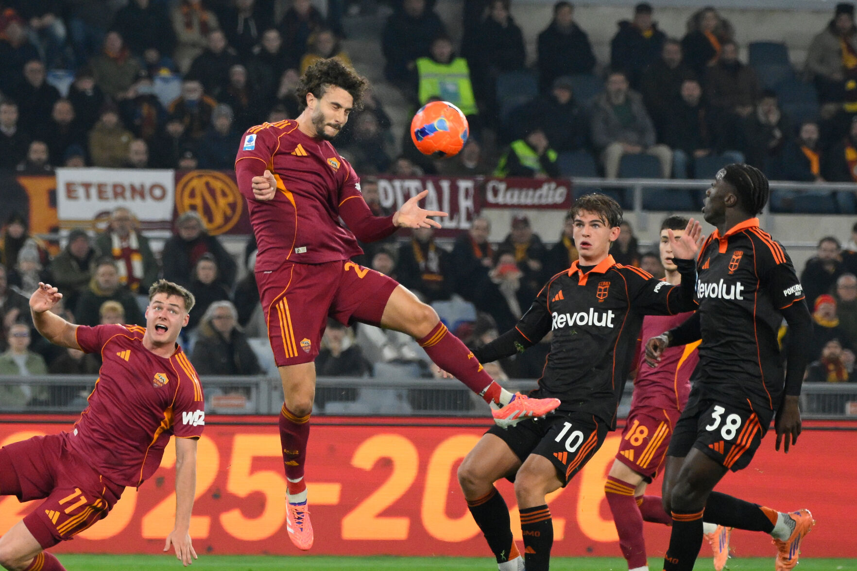 Roma beats Como to tighten Serie A title race | National Sports ...