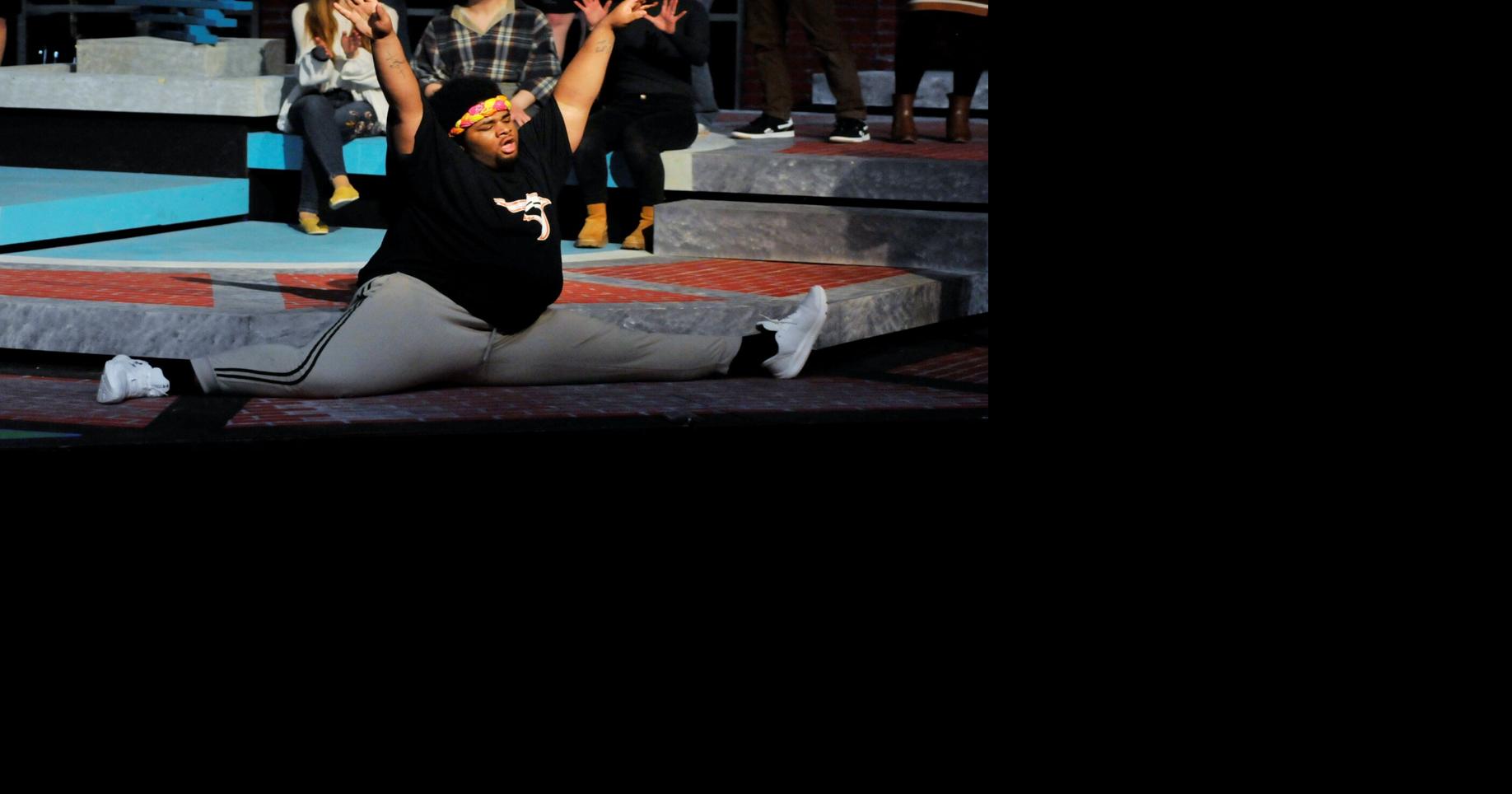 Roman does the splits | | heraldbulletin.com