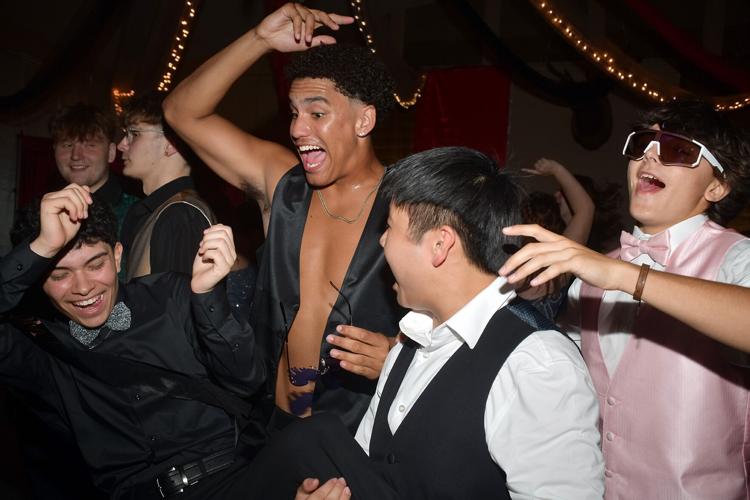 PHOTOS: Elwood High School Prom | Gallery | heraldbulletin.com