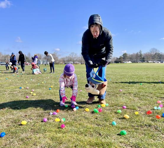 Cold temperatures don’t discourage families from enjoying Easter Egg ...