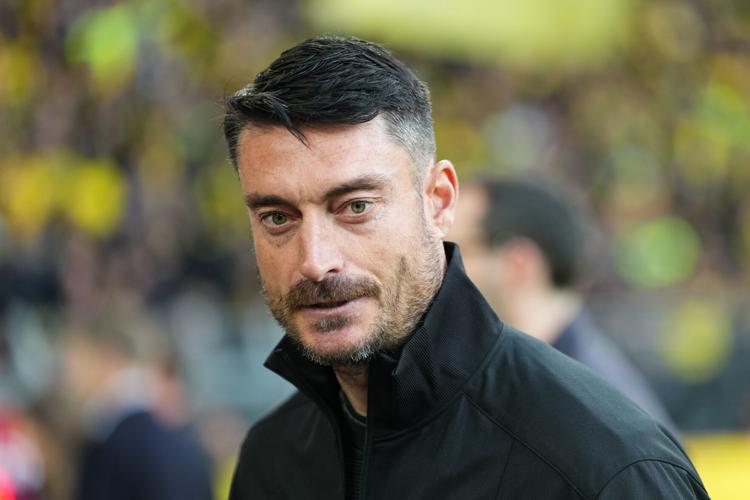 Eintracht Frankfurt parts ways with coach Albert Riera after turbulent ...