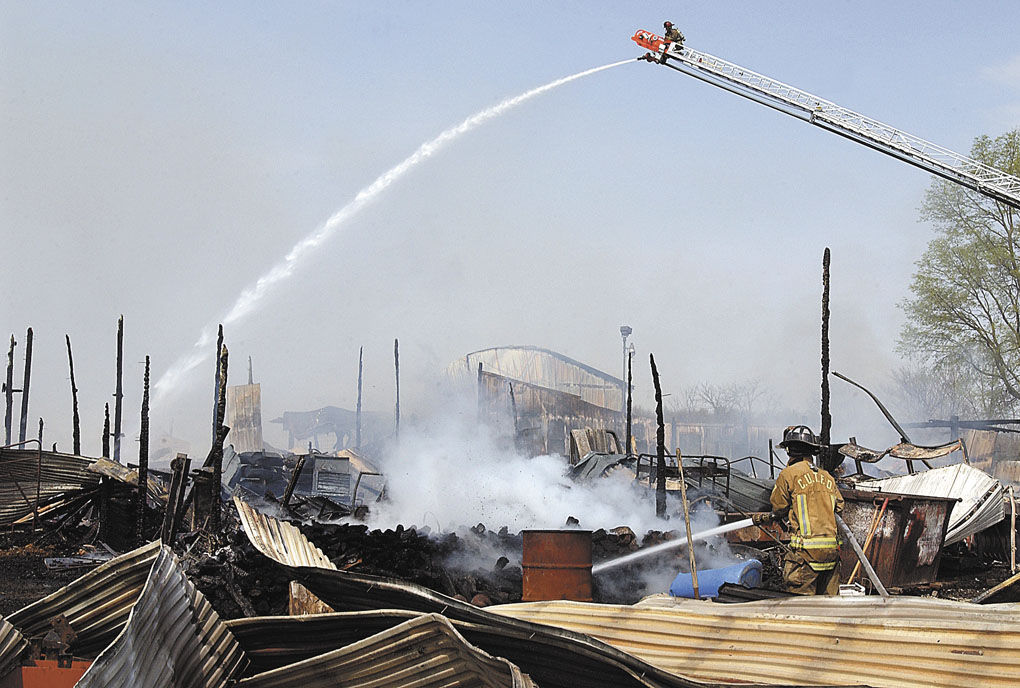 Stable fire kills at least 14 horses | Archives | heraldbulletin.com