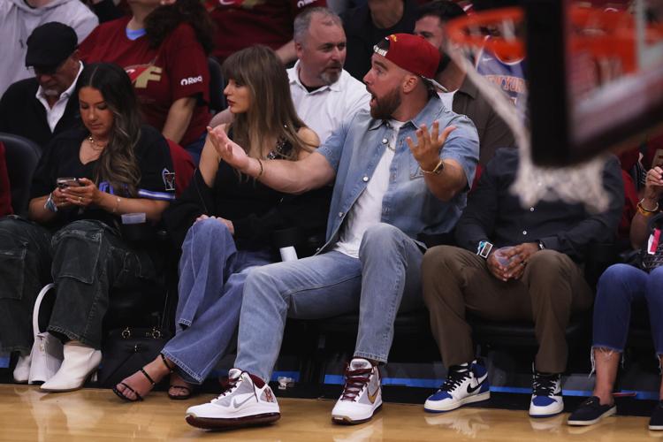 Life of A Basketball Fan: Taylor Swift attends Cavs-Knicks in Cleveland ...