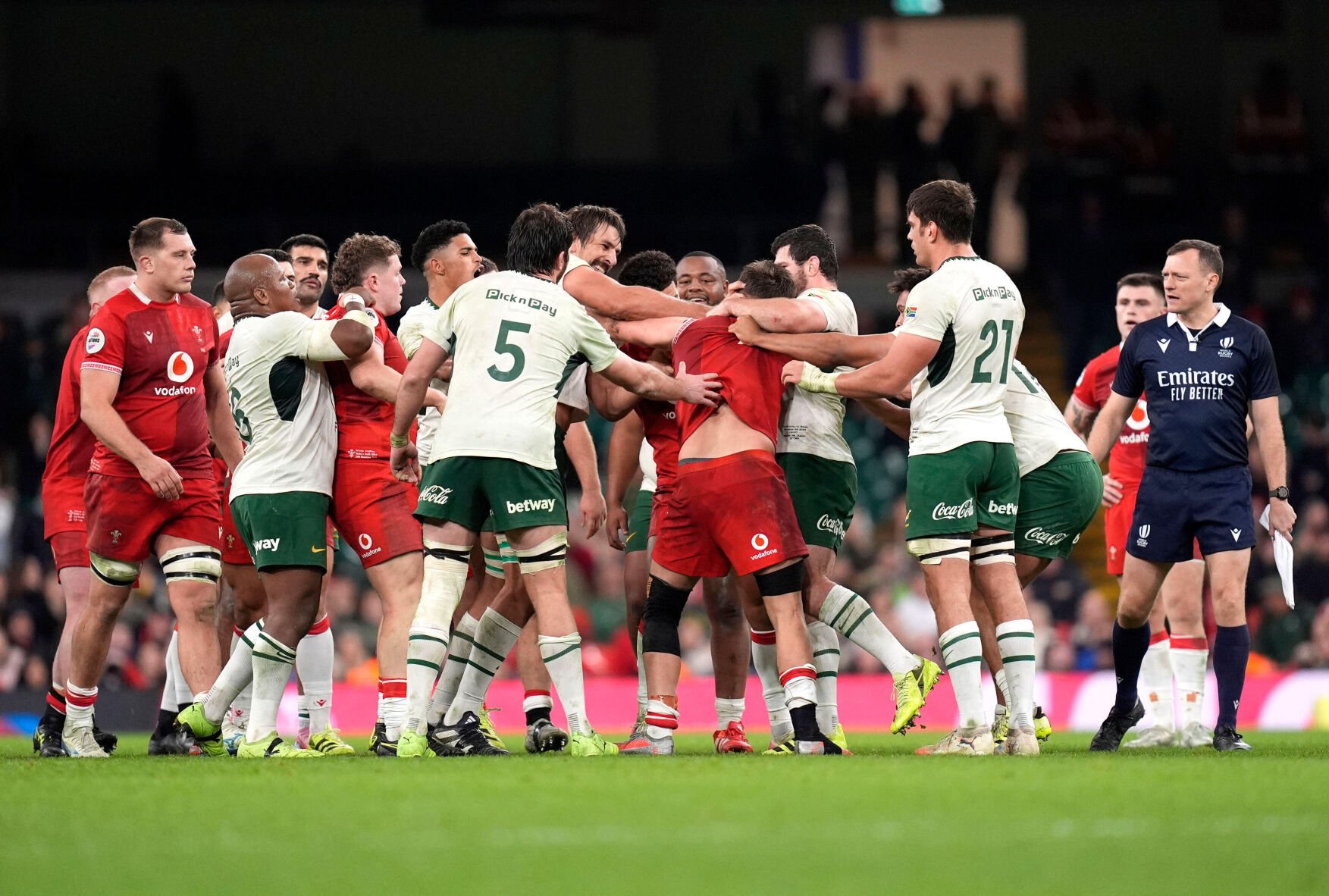 Springboks star Etzebeth gets 12-match suspension for eye gouge against ...