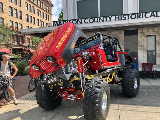 Jeeps take over Meridian Street to raise funds for Humane Society, APL | Local News ...