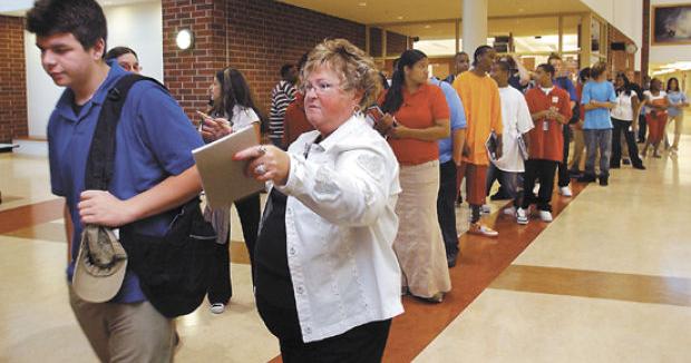 9 a.m.: Most ACS students in uniform on first school day | Local News ...