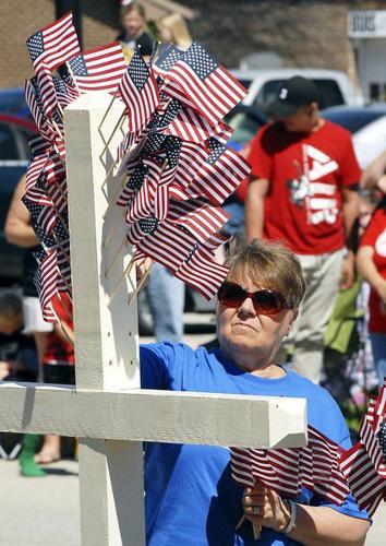 Elwood's annual parade honors its fallen soldiers | Local News ...