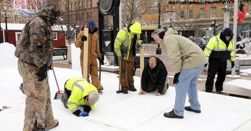 Skating rink opens in downtown Anderson | Local News | heraldbulletin.com