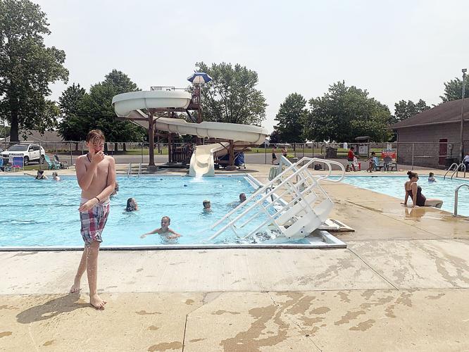 Guests spend holiday poolside | News | heraldbulletin.com