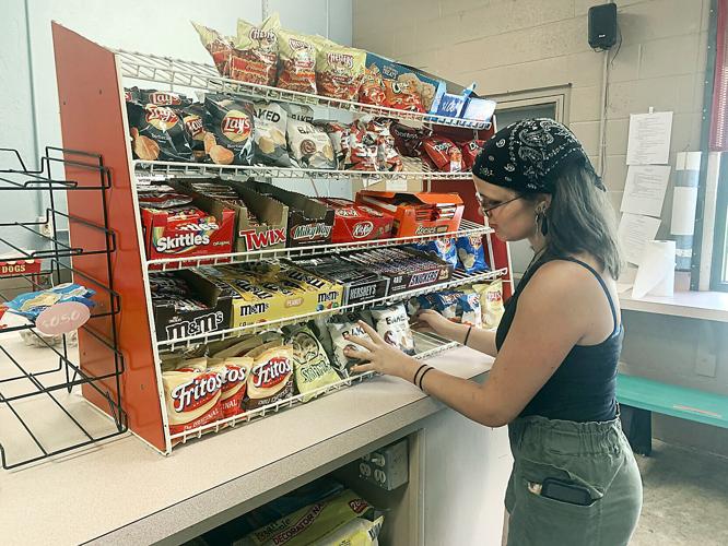 Guests spend holiday poolside | News | heraldbulletin.com