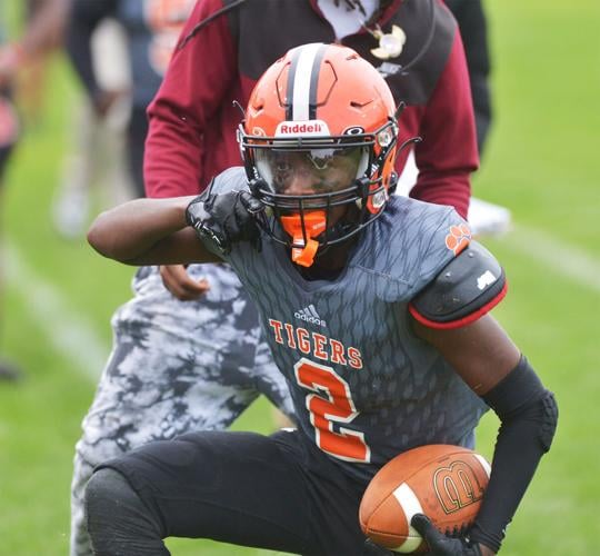 Benton Harbor can't contain Lawton in season opener | Sports ...