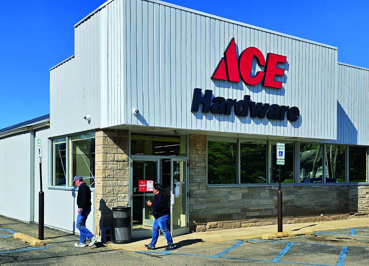 Ace Hardware opens its doors in Bridgman | Bridgman | heraldpalladium.com