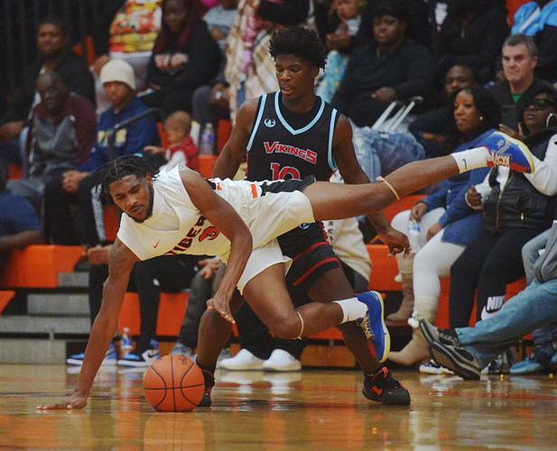 Benton Harbor holds off Lansing Everett in Earl McKee Holiday Classic ...
