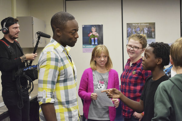 Expected to appear via online chat, actor makes appearance at Upton Middle School | Local News ...