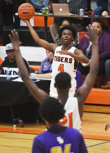 Zone busters: Suggs, BH shoot way past South Bend Clay | Local ...