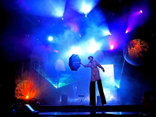 'Underwater Bubble Show' rich in stage effects, bubbles | Sight And ...