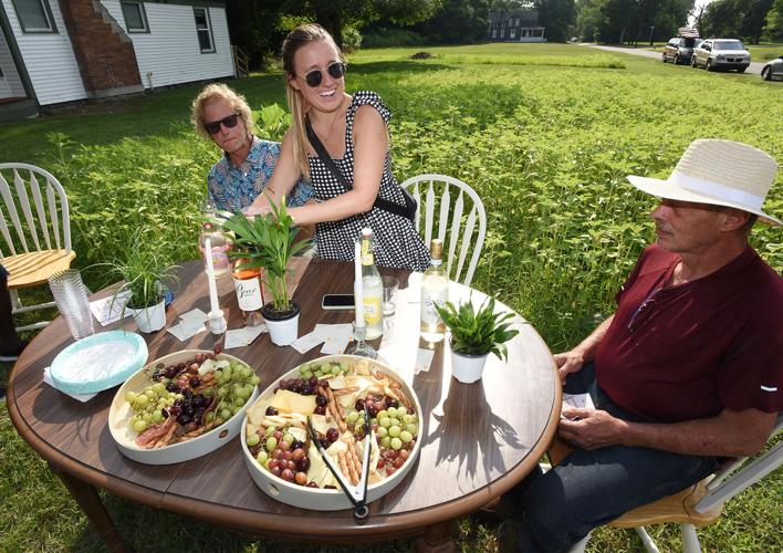 Community garden tour boosts Benton Harbor neighborhood | Benton Harbor | heraldpalladium.com