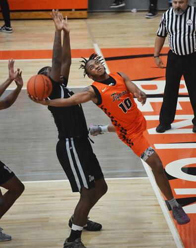 Benton Harbor comes back from early deficit to beat Detroit Douglass in ...
