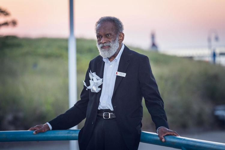 Famed sculptor Richard Hunt dies at age 88 | News | heraldpalladium.com