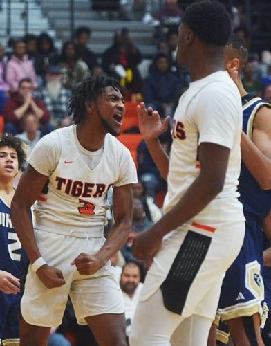 Callahan's late bucket lifts Benton Harbor to win over Niles in ...