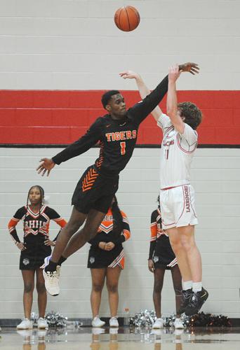 Benton Harbor rallies past Lakeshore to improve to 20-0 | Sports ...