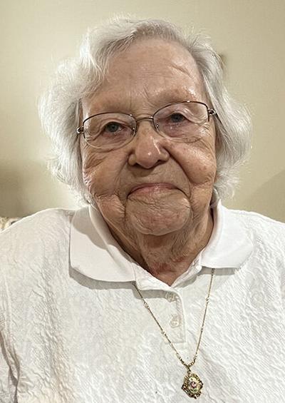 Helen Stubelt celebrates 100th birthday | Features | heraldpalladium.com