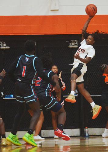 Benton Harbor holds off Lansing Everett in Earl McKee Holiday Classic ...