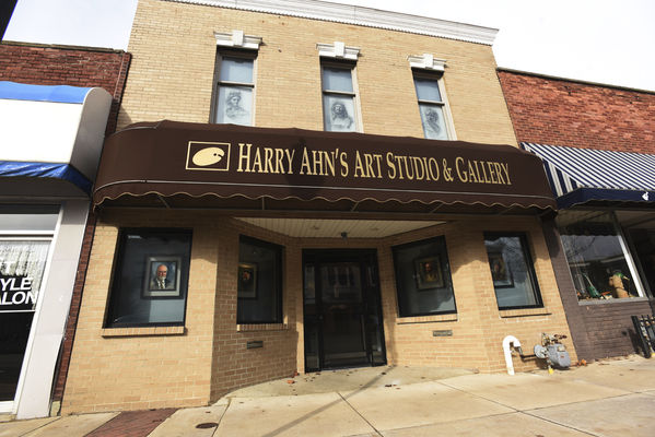 The many faces of Harry Ahn | Local News | heraldpalladium.com