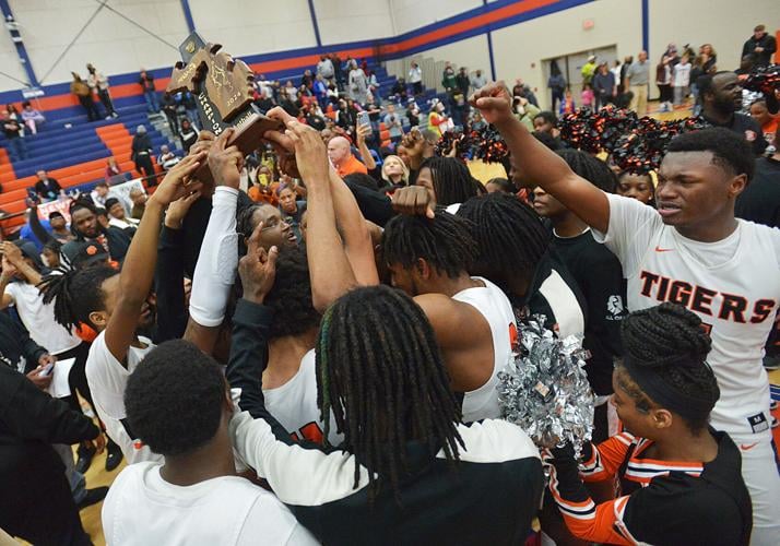 Benton Harbor rallies past Niles to reclaim Division 2 boys basketball ...