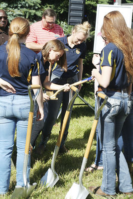 Countryside Academy begins barn raising | Local News | heraldpalladium.com