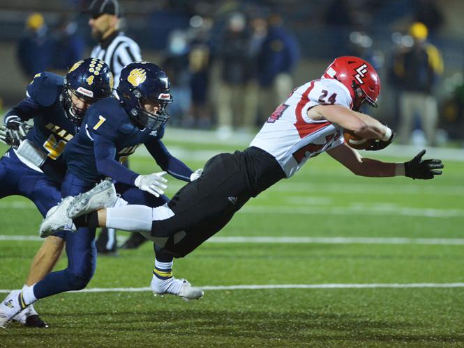 Lakeshore holds off St. Joseph to win district football championship ...