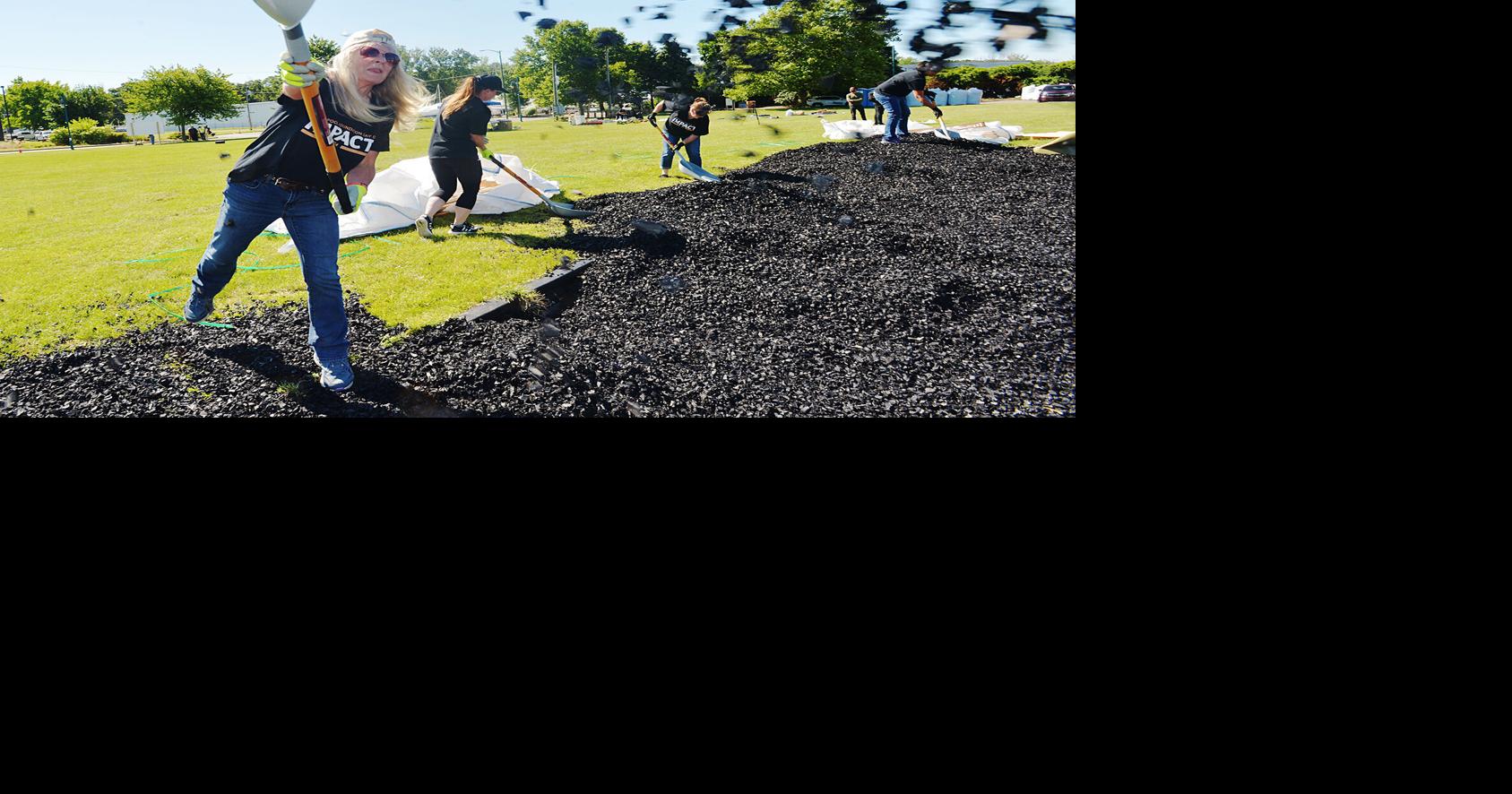 Whirlpool volunteers make an impact at Charles Yarbrough Park | Benton ...