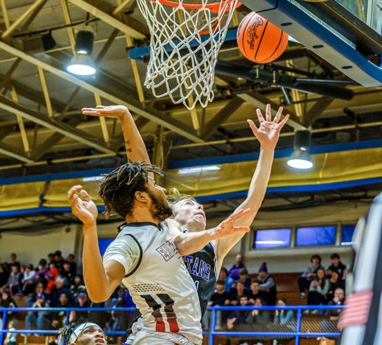 Eau Claire holds off Michigan Lutheran to win D4 district championship ...