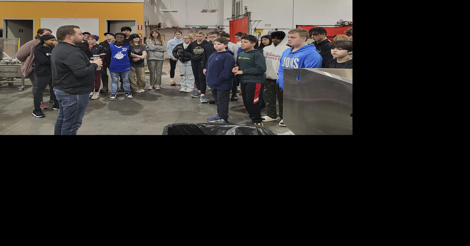 Middle school students get a tour of local manufacturing plants ...