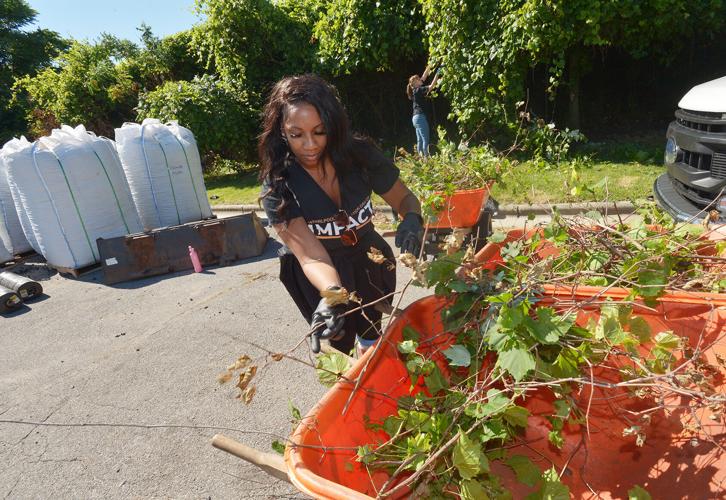Whirlpool volunteers make an impact at Charles Yarbrough Park | Benton ...